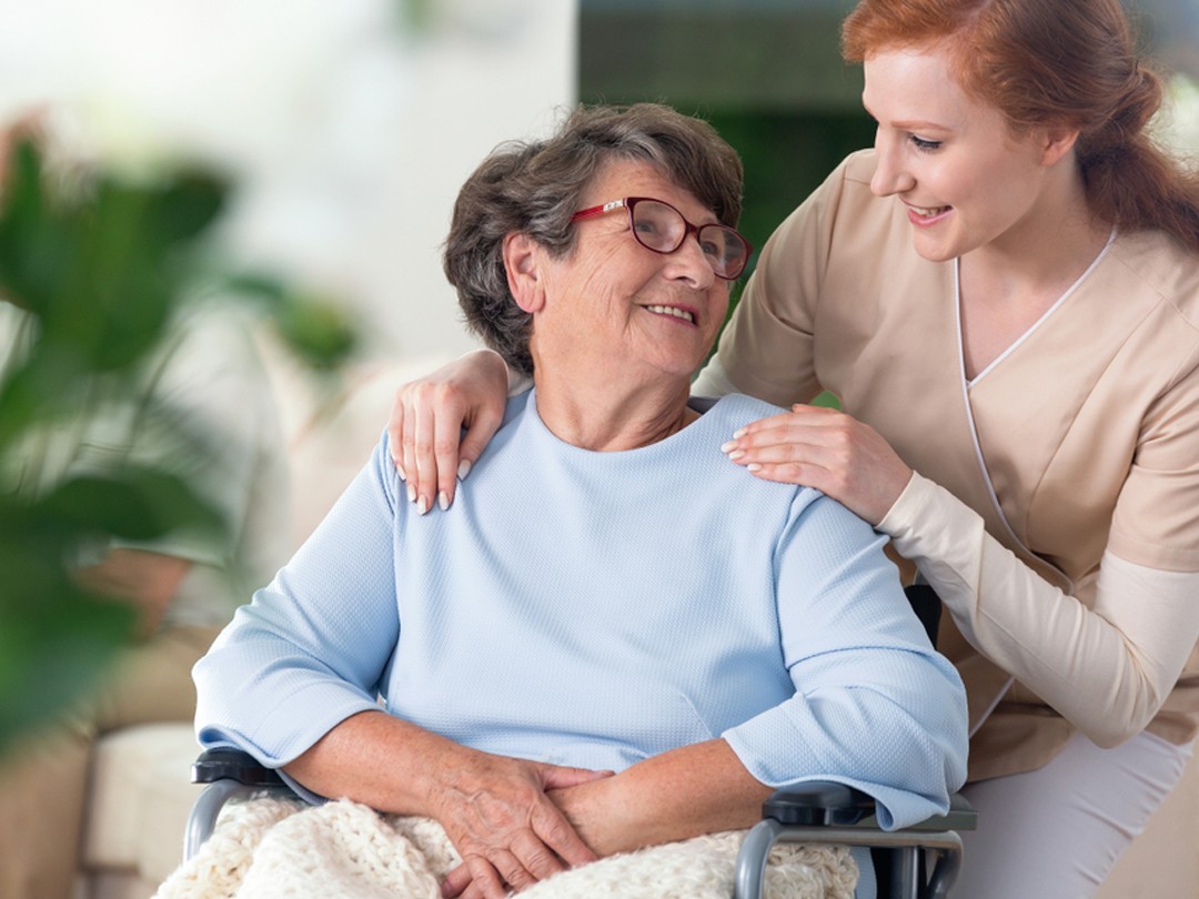 Benefits of In-Home Elder Care vs. Assisted Living